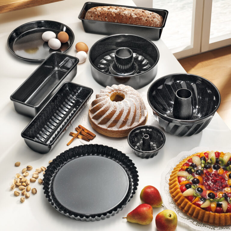 Enamel Turban Cake Tin Black 22cm